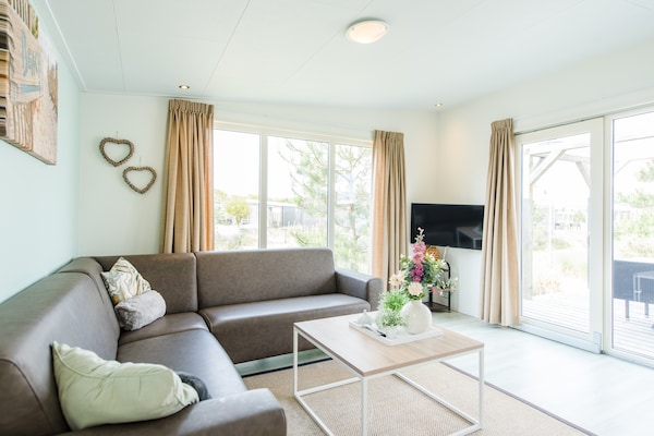 Thatched Villa With Two Bathrooms, 1.5 Km. From The Beach - Ameland