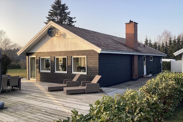 5 Personas Casa En Hals - Hou