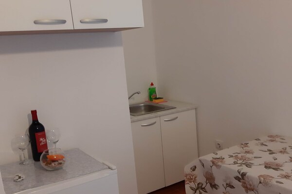 Apartments Franka Saplunara-triple Room With Terrace And Sea View No1 - Mljet