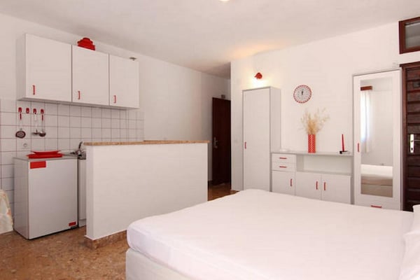 Apartments Nadia - Studio Apartment With Terrace (A1) - Hvar
