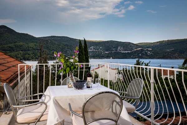 Apartments &Amp; Room Eva Slano - One Bedroom Apartment With Terrace And Sea View ( Srednji ) - Mljet