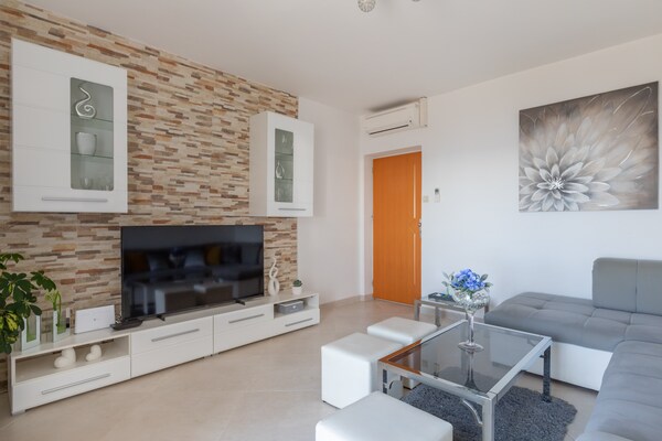 Apartments Blažević - Two Bedroom Apt With  Hot Tub - Mlini