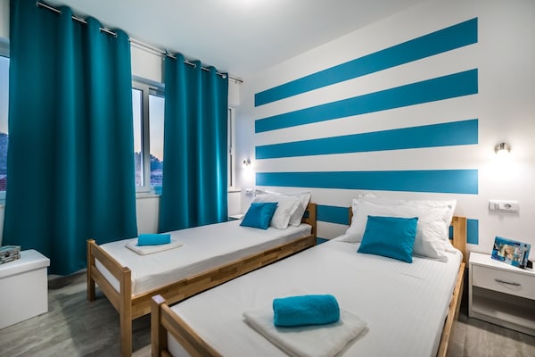 Apartments Sunshine Home - Twin Room ( Blue ) - Vela Luka