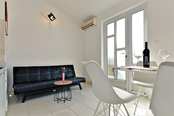 Apartments Helena - One Bedroom Apartment With Balcony And Sea View - A1 - Betina