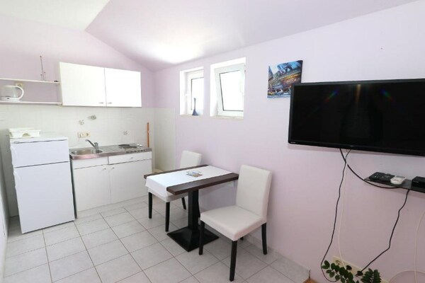 Apartments Trogrlić - Studio With Balcony And Sea View - Hvar