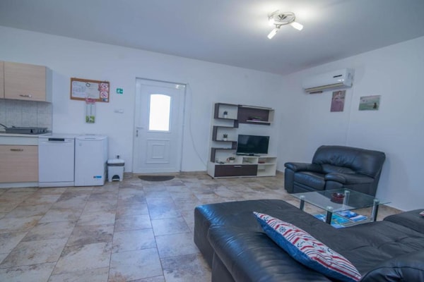 Veli Lošinj Hilltop Oasis - Two Bedroom Apartment With Balcony (App 3) - Veli Lošinj