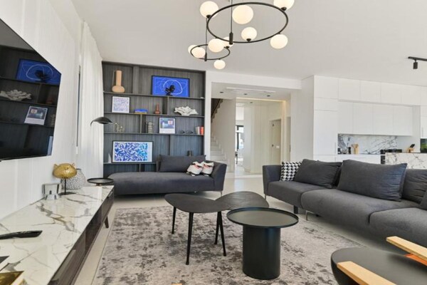 Villa Olive - Five Bedroom Villa With Terrace And Swimming Pool - Okrug Gornji