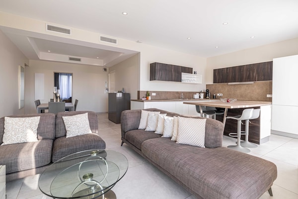 Ae-90-croisette-m - Cannes