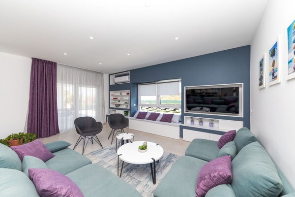 Scenic Elegant Trogir Villa With Pool - Five Bedroom Villa - Trogir