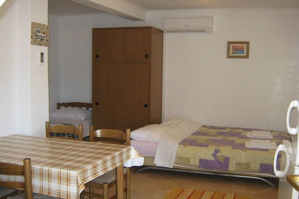 Beachfront Mastrinka Apartments With Sea View - Studio Apartment With Terrace And Sea View - Okrug Gornji