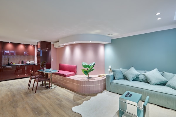 Claude Tillier 1 - ibis Styles Paris Gare De Lyon TGV