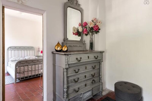 Coin De Paradis Sous Le Ch&acirc;teau Des &Eacute;v&ecirc;ques - Fontaine-de-Vaucluse