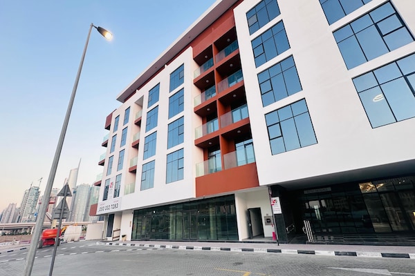 Luxury One Bedroom Apartment At Dancenter Retreat - Dubai