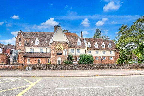Classic Double Staines Ex Mercure - Staines-upon-Thames