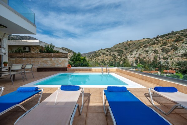 Villa Nikos - Greece