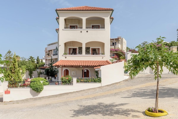 Villa Araucaria Private Pool Jacuzzi Seaview - Grecia