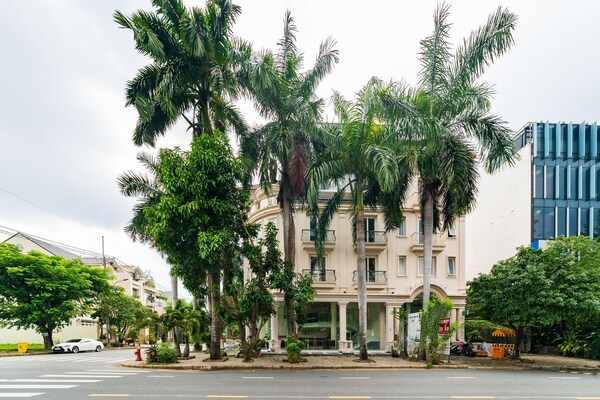 Sunny Studio Stay  Steps From Secc & Coffee Spots - Ho Chi Minh City