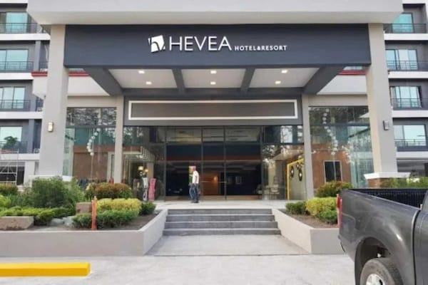 Peaceful Twin Stay In Sunday Hevea Resort - Angeles