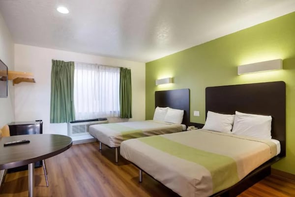 2 Queen Beds Non-smoking - Albuquerque, NM