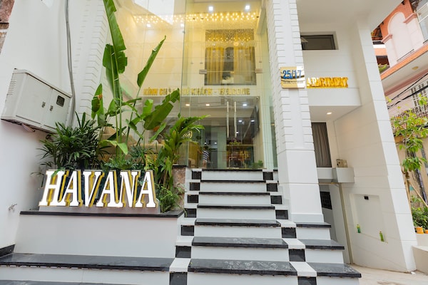 Spacious Suite Getaway  Close To Havana Airport - Tan Son Nhat Airport (SGN)