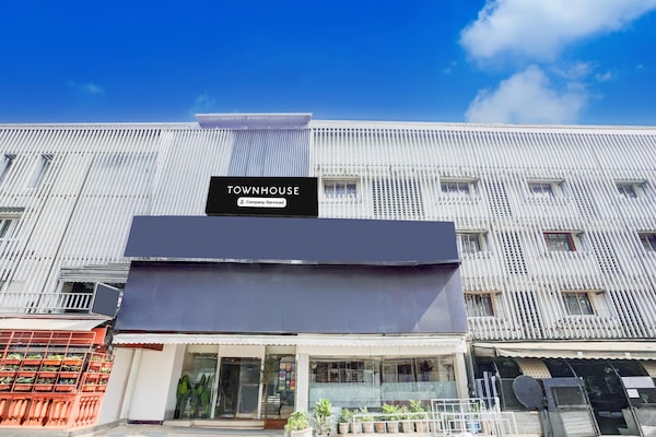 Super Townhouse Khar The Habitat -
