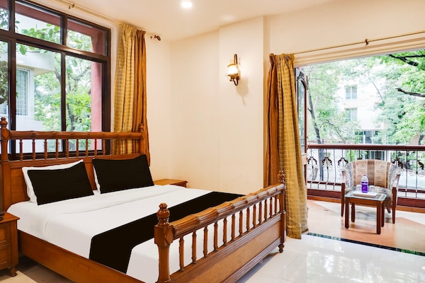 Super Townhouse Oak Prabhat Road - Pune