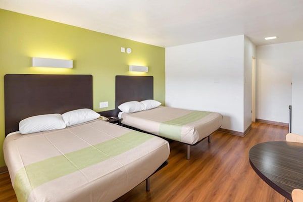 2 Full Beds  Smoking - El Paso, TX