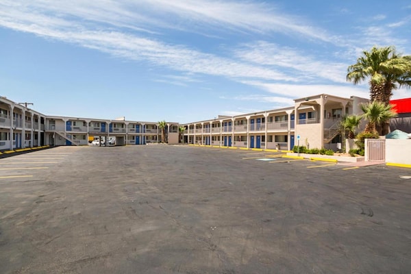 2 Full Beds Non-smoking - El Paso, TX