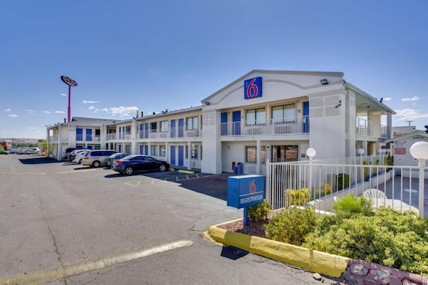 1 Full Bed  Mobility Access Ri Shwr Nsmk - El Paso, TX