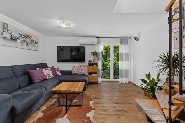 Holiday Home Sea - Beautiful Garden, Sea View - Premantura