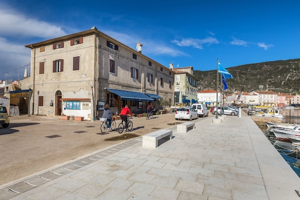 Apartment Varazdin (4+2) - Lungomare Cres - Cres