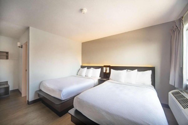 2 Full Beds Non-smoking Micfridge - Del Rio, TX