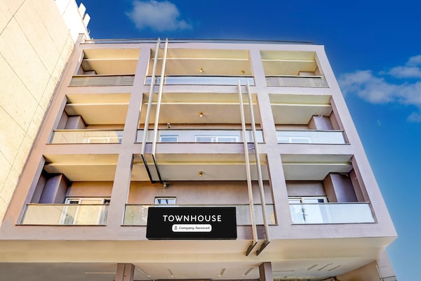 Super Townhouse Pitampura West Enclave - デリー