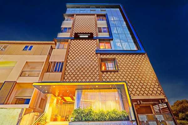 Super Townhouse Indiranagar - Bangalore