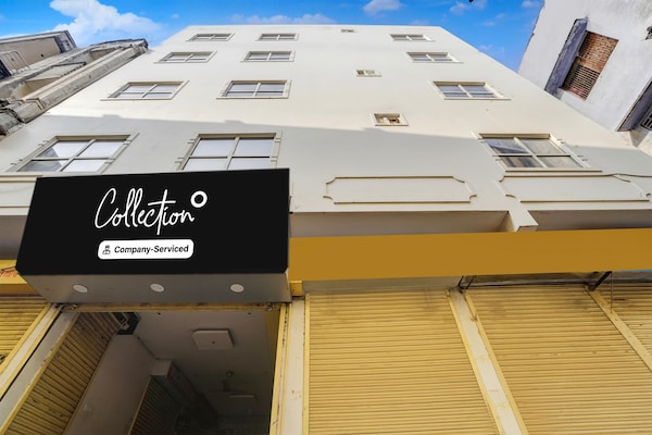 Super Townhouse Ghunghrani Street Godowlia Formerly Raghuveer Temple - Varanasi