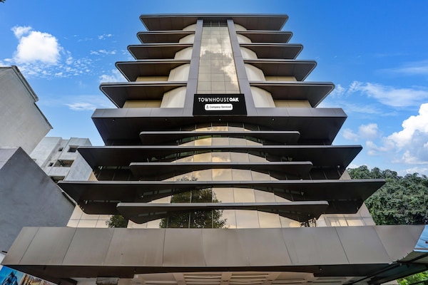 Super Townhouse Oak Ramdaspeth Downtown - Nagpur