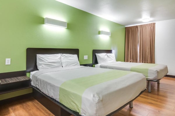 2 Queen Beds  Non-smoking Micfridge - 롱뷰