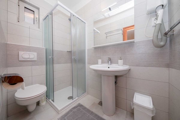 Guest House Villa Anggela - Classic Double Room With Balcony And Sea View (Br1) - Lopar