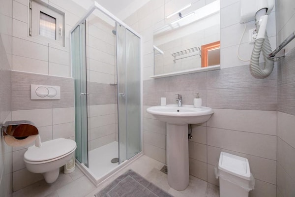 Guest House Villa Anggela - Standard Double Room With Balcony And Sea View (Br2) - Supetarska Draga