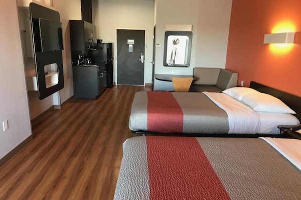 2 Queen Beds  Non-smoking Kitchen Shower - Midland, TX
