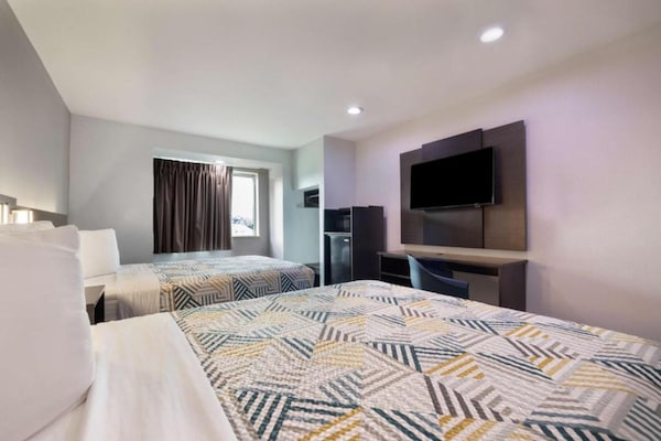 2 Queen Beds  Suite Nsmk Micfridge - McAllen, TX