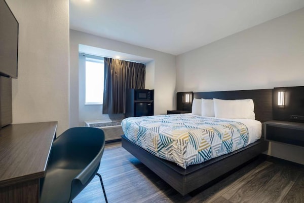 1 Queen Bed Mob Acc Ri Shwr Nsmk Micfridg - Mission, TX