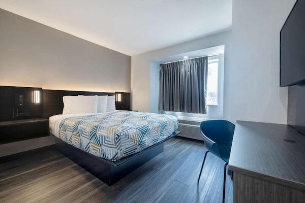 1 Queen Bed  Mob Acc Tub Nsmk - McAllen, TX