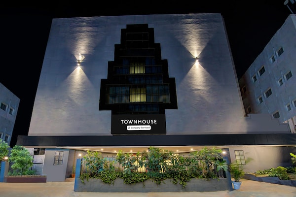 Super Townhouse Lakdikapul - Hyderabad