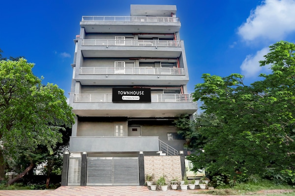 Super Townhouse Rohini Sector 24 - Delhi