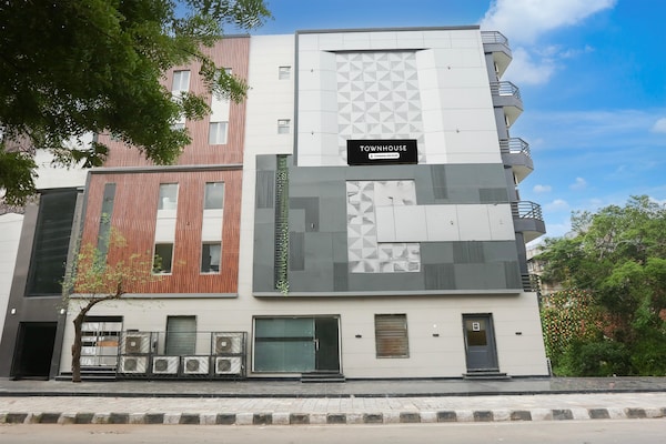 Townhouse Rohini Sector 18 Formerly Relic Stay - Delhi