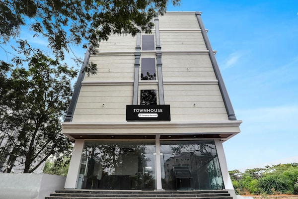 Super Townhouse Shamshabad Near Airport - Hyderabad