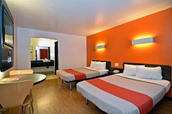 2 Full Beds Smoking - Fairfield, CA