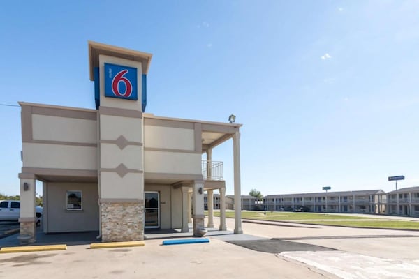 2 Full Beds  Non-smoking - Wichita Falls