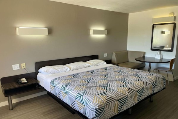 1 King Bed  Non-smoking - Wichita Falls, TX